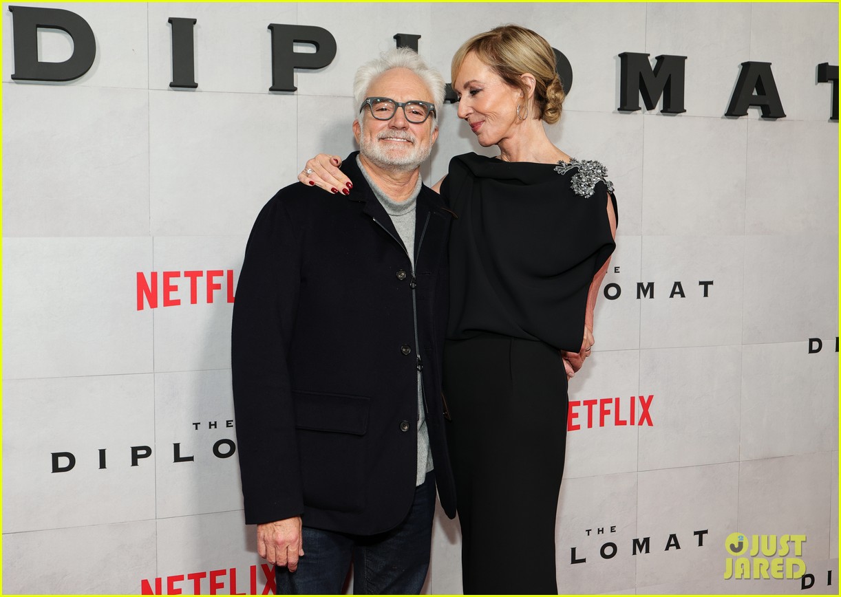 Keri Russell Joined by Longtime Partner Matthew Rhys at 'The Diplomat ...