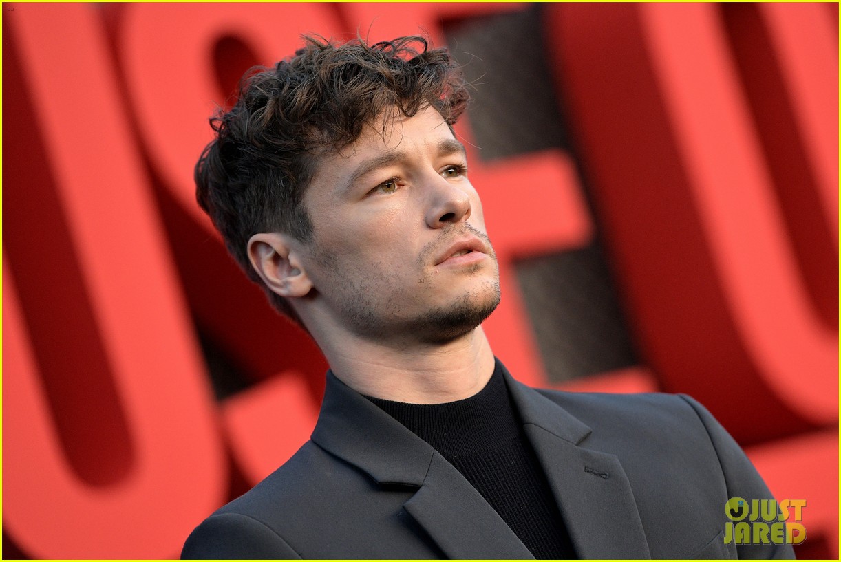 Netflix's 'A House of Dynamite' Cast Comes Together for L.A. Red Carpet ...