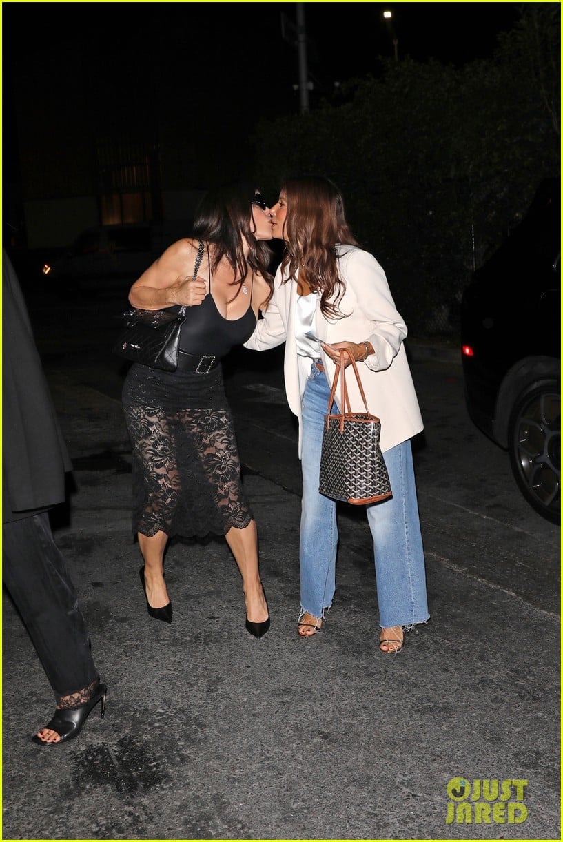 Eva Longoria & Lauren Sanchez Kiss Goodbye After Beverly Hills Dinner ...