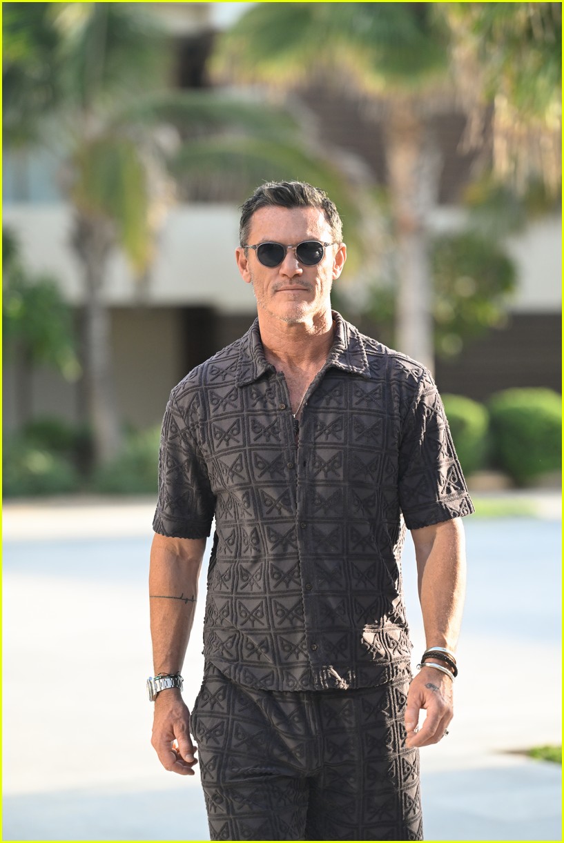Luke Evans & Jonathan Bennett Vacation Together in Cabo for Luke's BDXY ...