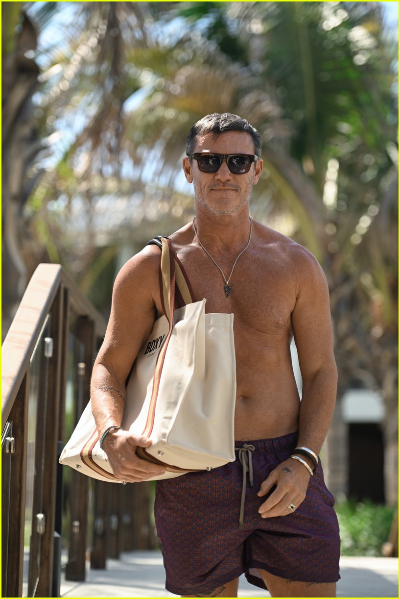 Luke Evans & Jonathan Bennett Vacation Together in Cabo for Luke's BDXY ...