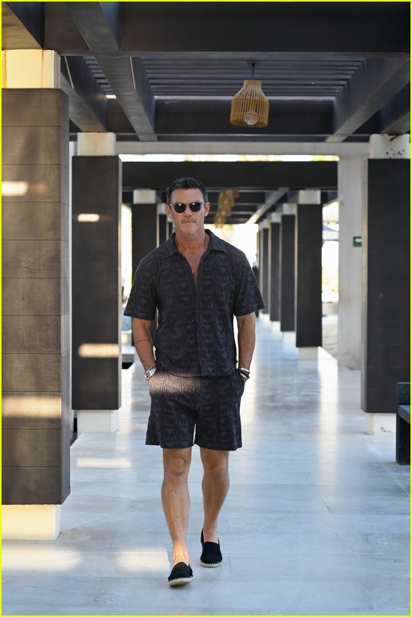 Luke Evans & Jonathan Bennett Vacation Together in Cabo for Luke's BDXY ...