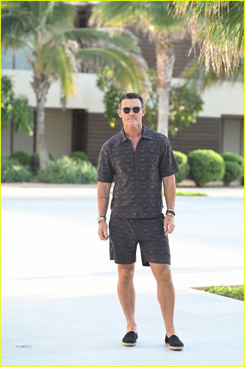 Luke Evans & Jonathan Bennett Vacation Together in Cabo for Luke's BDXY ...