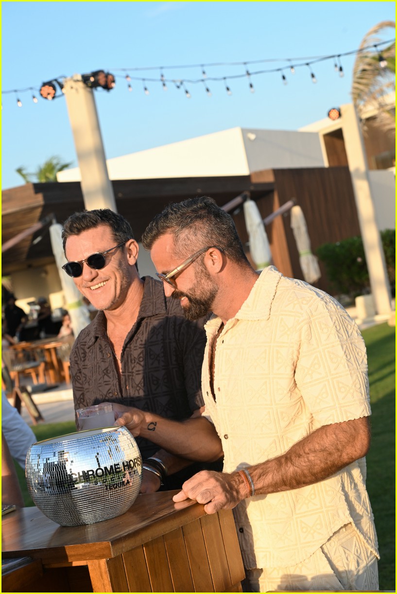 Luke Evans & Jonathan Bennett Vacation Together in Cabo for Luke's BDXY ...