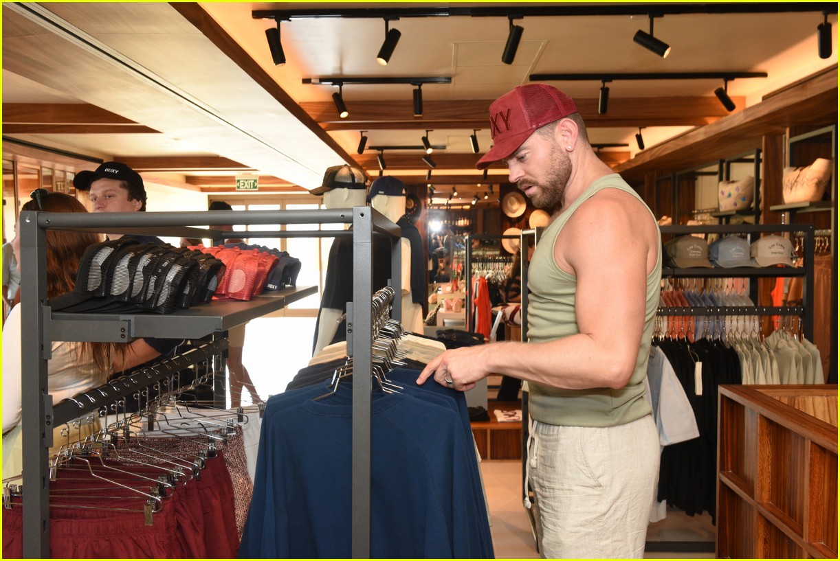 Luke Evans & Jonathan Bennett Vacation Together in Cabo for Luke's BDXY ...