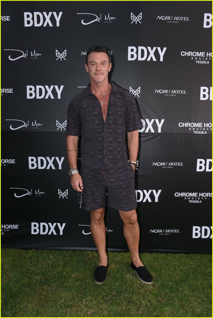 Luke Evans & Jonathan Bennett Vacation Together in Cabo for Luke's BDXY ...