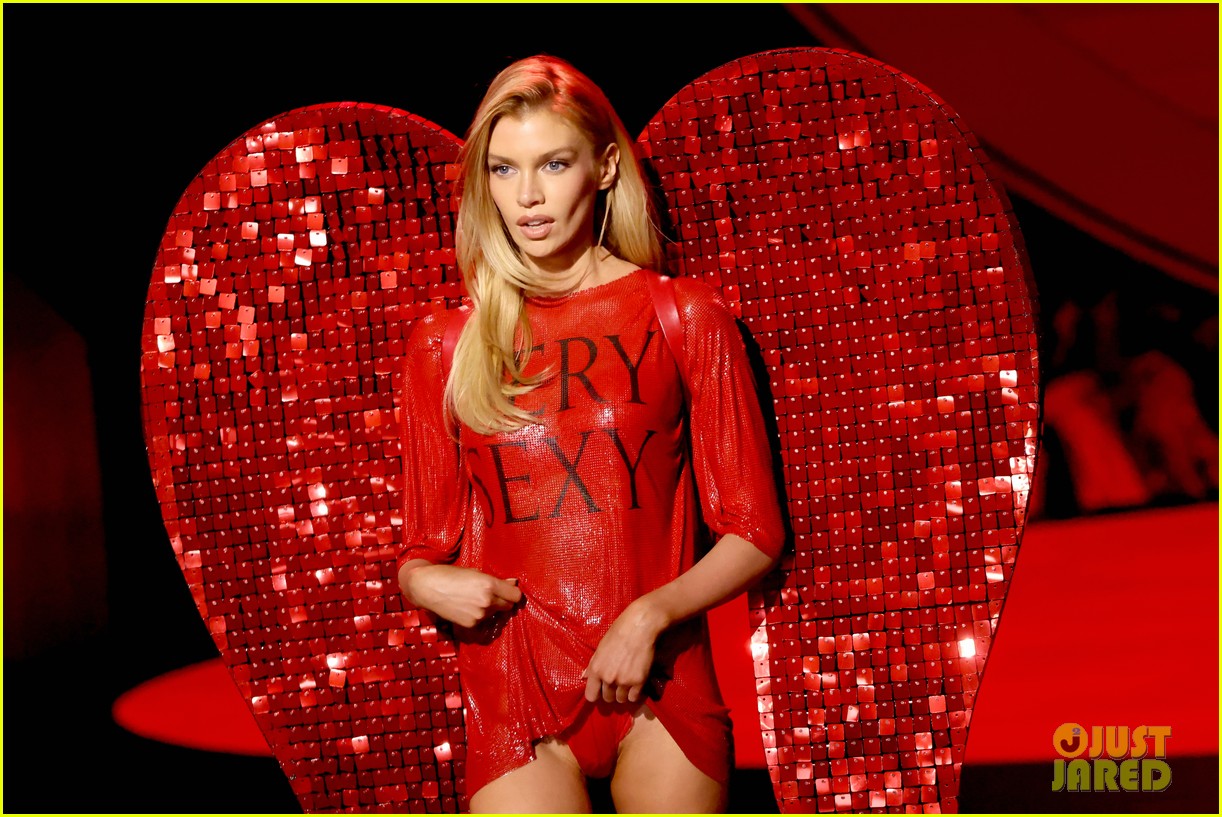 Every Model on Victoria's Secret Fashion Show 2025 Runway Revealed ...