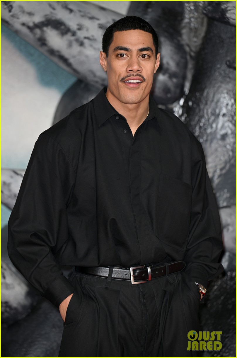 Elle Fanning Joins Co-Star Dimitrius Schuster-Koloamatangi at 'Predator ...