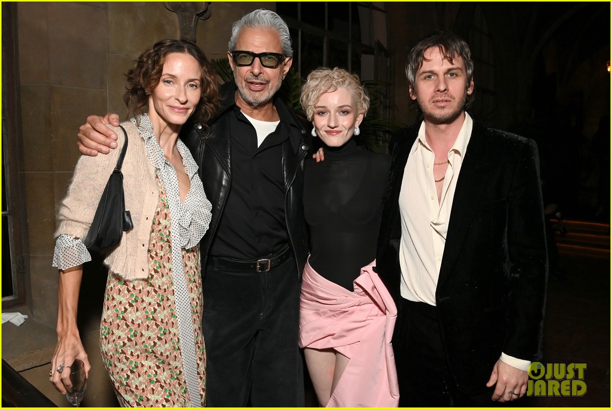 Julia Garner Transforms Into Kirsten Dunst's Marie Antoinette for 'Vogue World' Runway Show ...