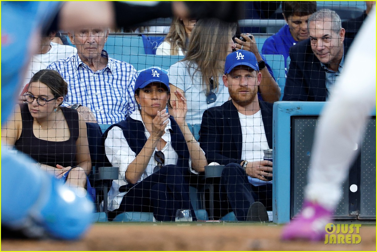 Prince Harry & Meghan Markle Cheer on LA Dodgers at Game 4 of the World ...