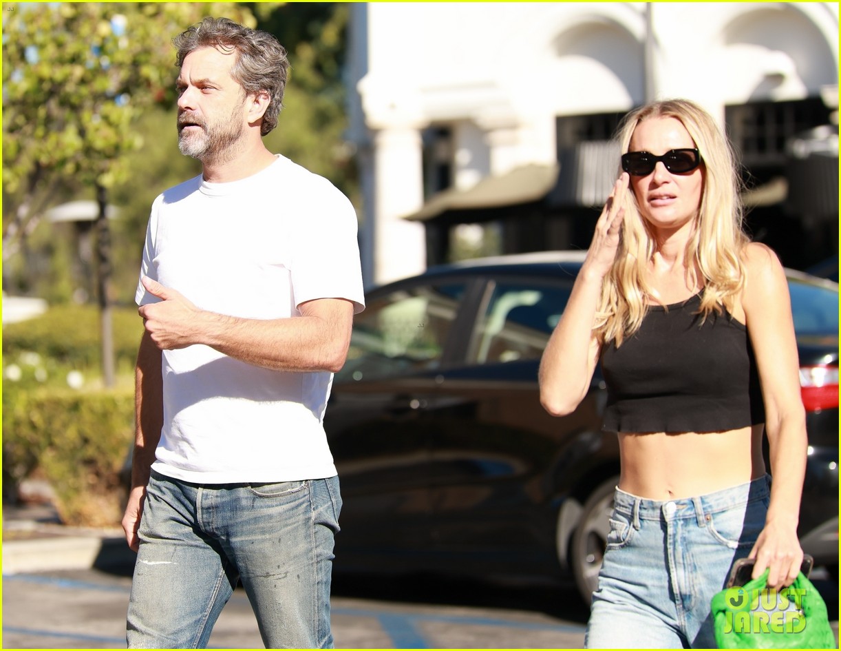 Joshua Jackson Hangs Out with Woman Seemingly Identified as Elizabeth ...