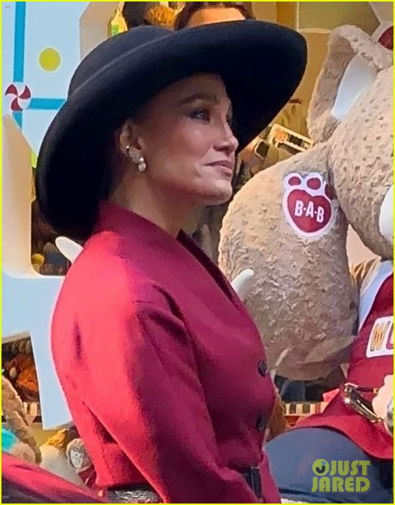 Jennifer Lopez Looks Fabulous in Red as She Begins Filming 'The Last ...