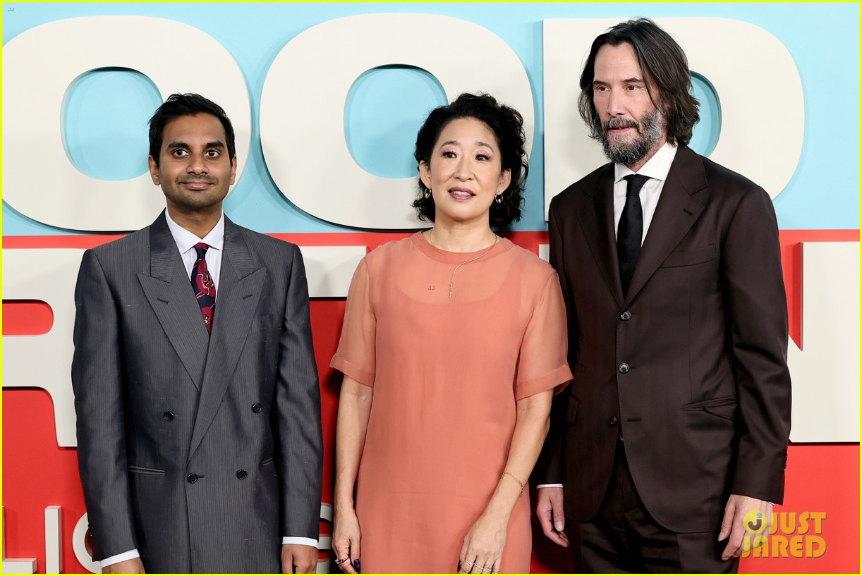 Keanu Reeves & Girlfriend Alexandra Grant Share Red Carpet Kiss at ...