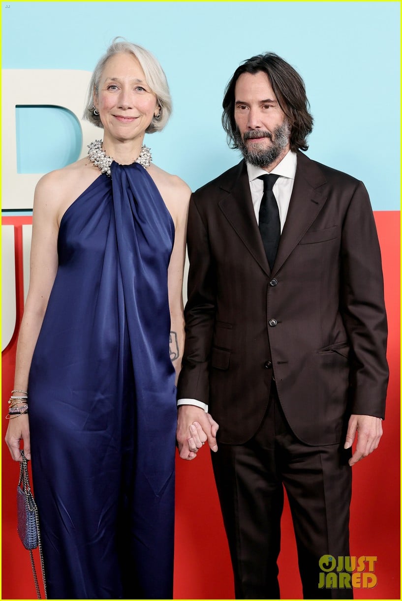 Keanu Reeves & Girlfriend Alexandra Grant Share Red Carpet Kiss at ...