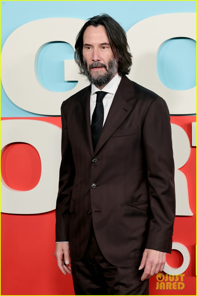 Keanu Reeves & Girlfriend Alexandra Grant Share Red Carpet Kiss at ...