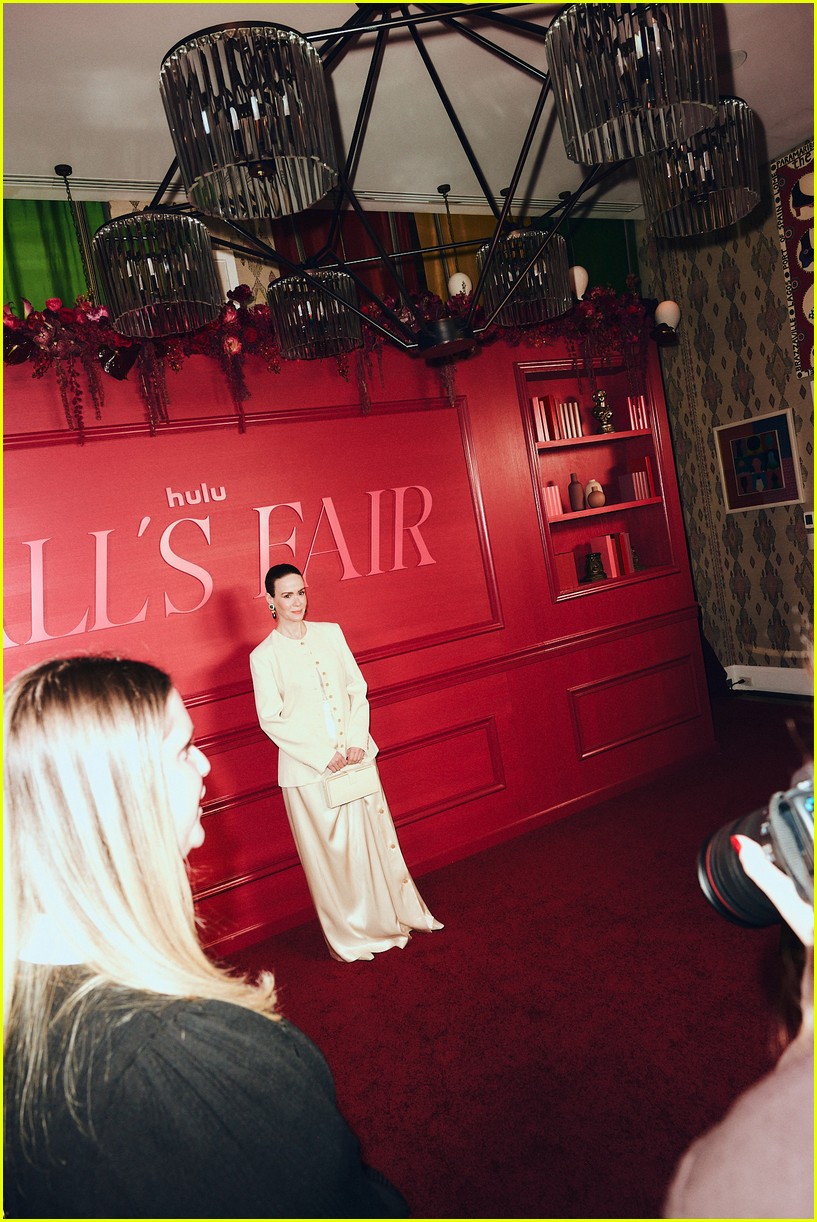 Kim Kardashian & Amy Schumer Recreate Their Iconic Red Carpet Moment at ...