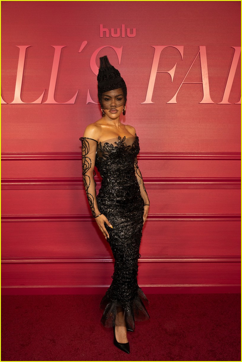 Kim Kardashian & Amy Schumer Recreate Their Iconic Red Carpet Moment at ...