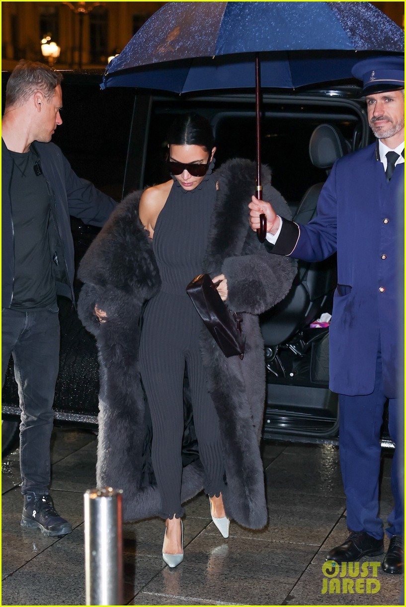 Kim Kardashian Braves Rainy Weather as She Arrives in Paris for Fashion ...