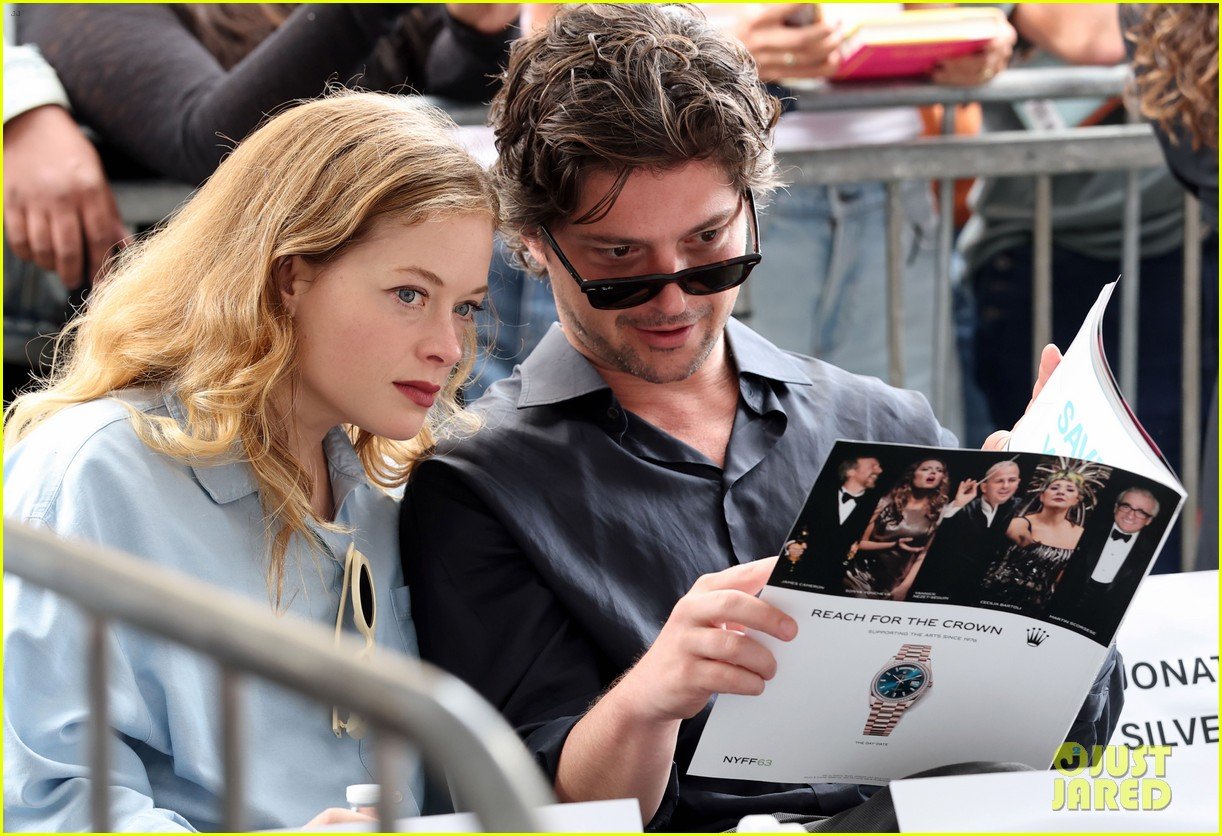 Lauren Graham Gets Support from 'Gilmore Girls' Stars & More at ...