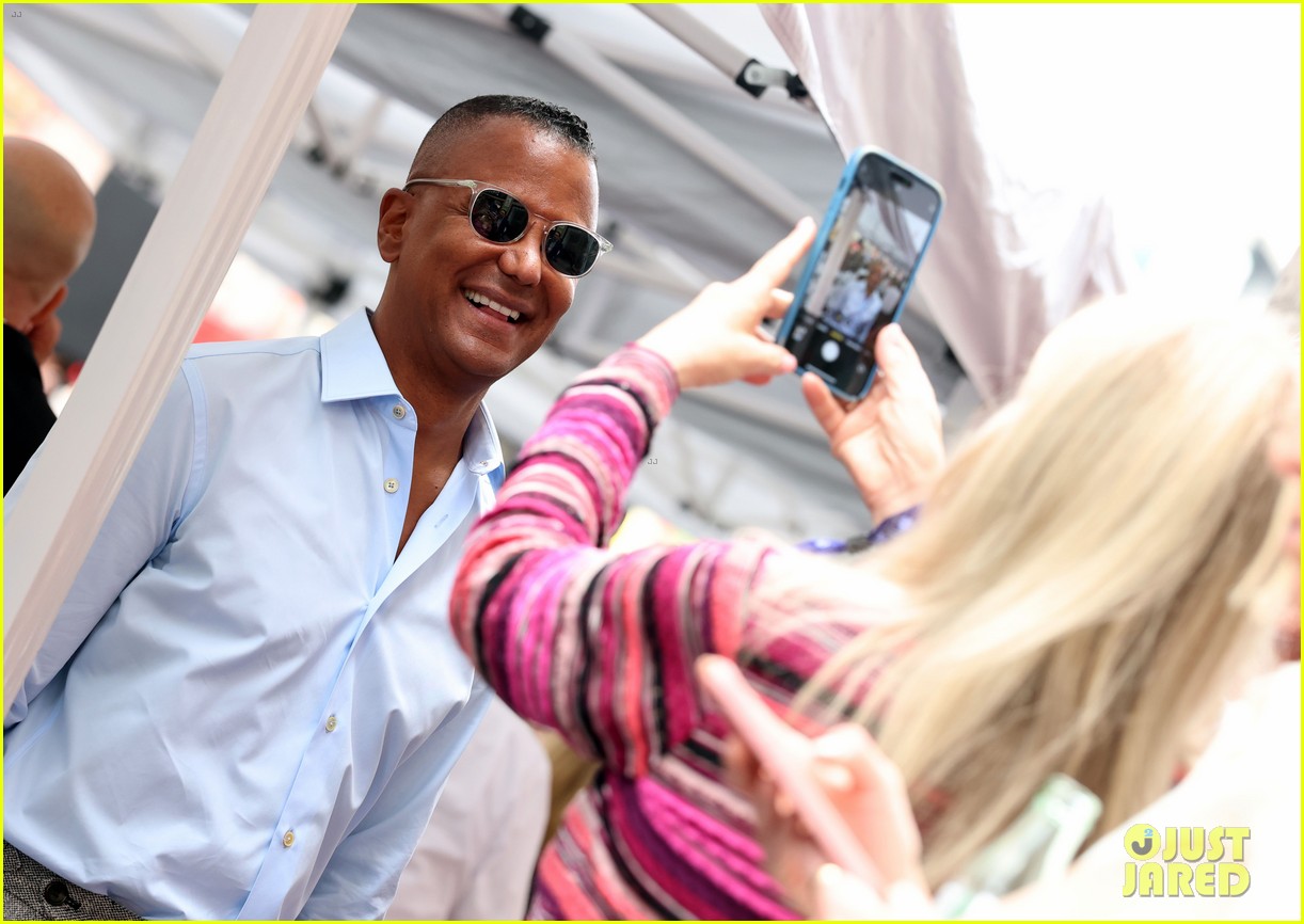 Lauren Graham Gets Support from 'Gilmore Girls' Stars & More at ...