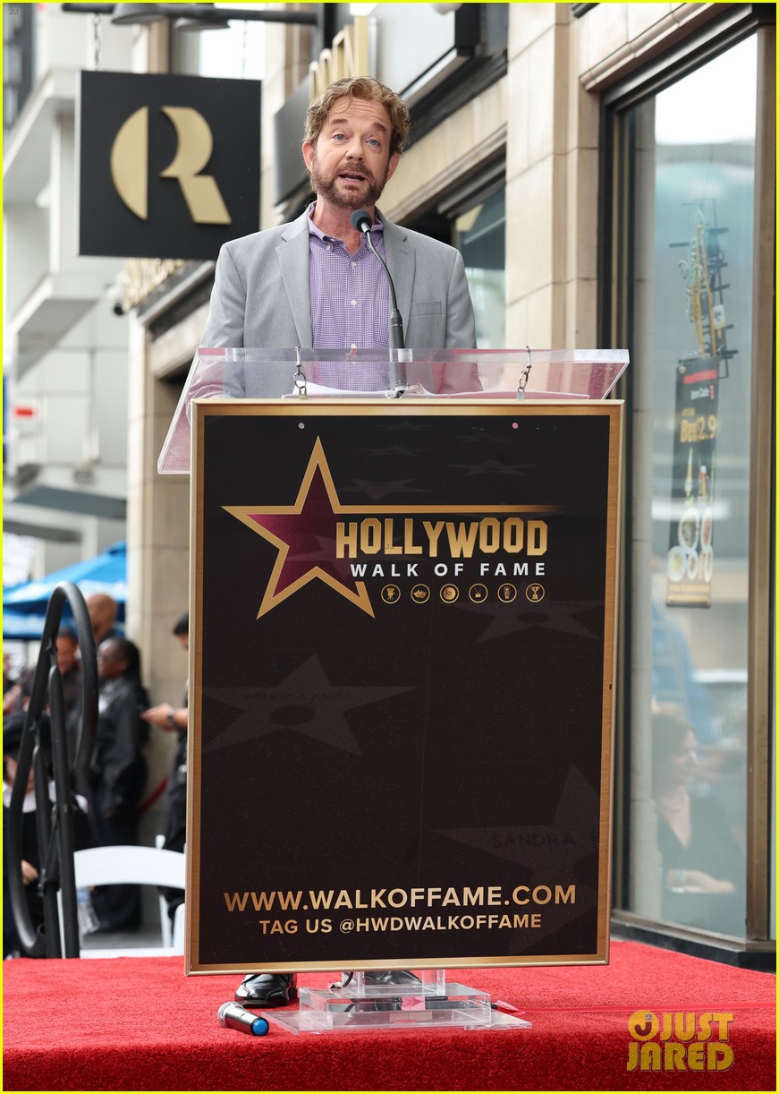 Lauren Graham Gets Support from 'Gilmore Girls' Stars & More at ...