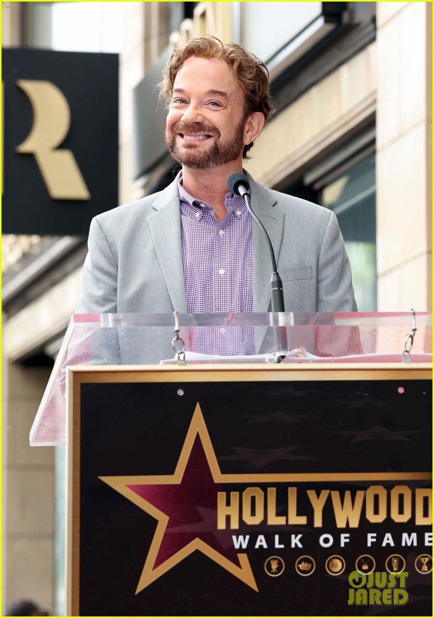 Lauren Graham Gets Support from 'Gilmore Girls' Stars & More at ...