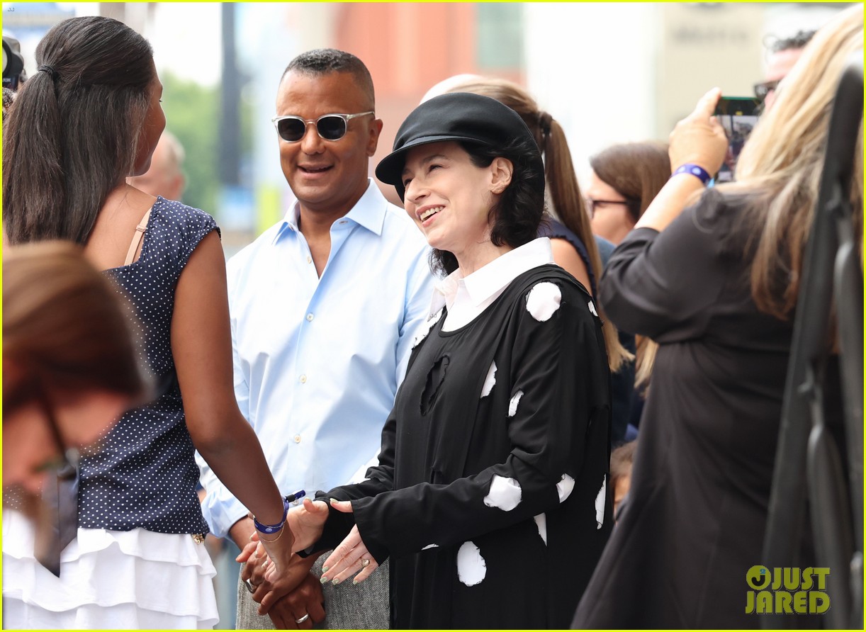 Lauren Graham Gets Support from 'Gilmore Girls' Stars & More at ...