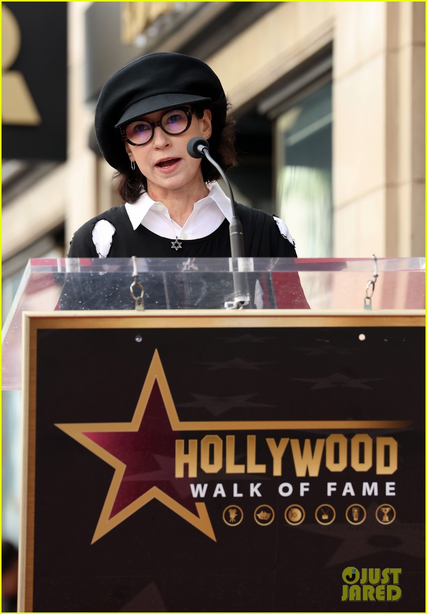 Lauren Graham Gets Support from 'Gilmore Girls' Stars & More at ...