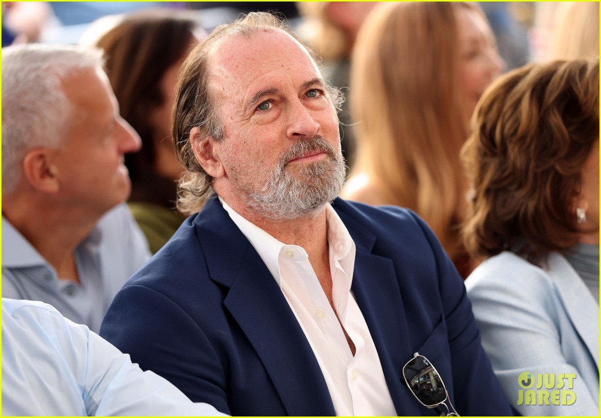 Lauren Graham Gets Support from 'Gilmore Girls' Stars & More at ...