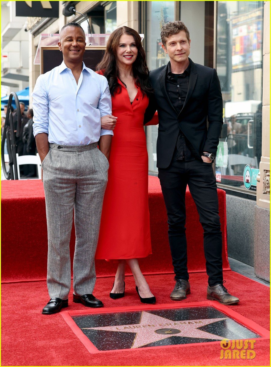 Lauren Graham Gets Support from 'Gilmore Girls' Stars & More at ...