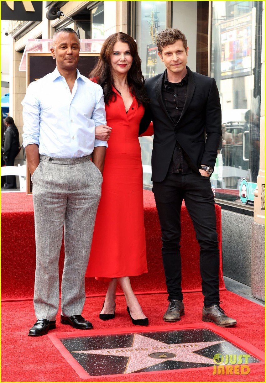 Lauren Graham Gets Support from 'Gilmore Girls' Stars & More at ...