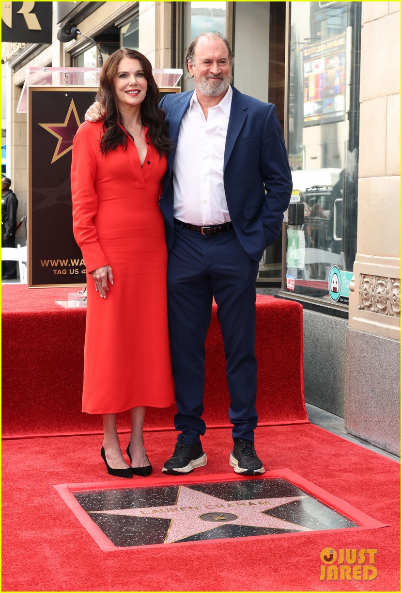 Lauren Graham Gets Support from 'Gilmore Girls' Stars & More at ...