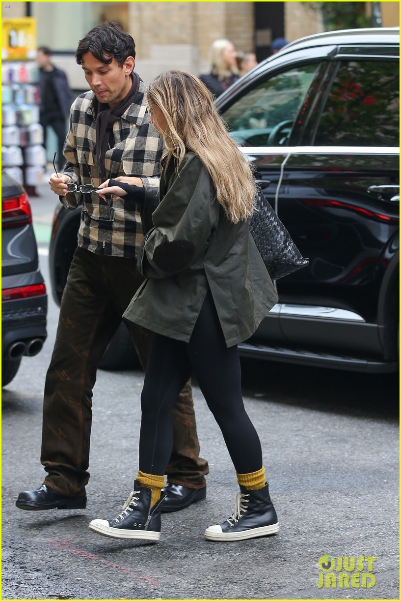 Madelyn Cline Runs Errands With 'I Know What You Did Last Summer ...