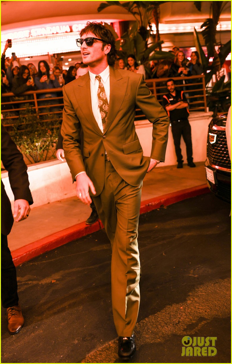 Margot Robbie Meets Up With 'Wuthering Heights' Co-Star Jacob Elordi in ...