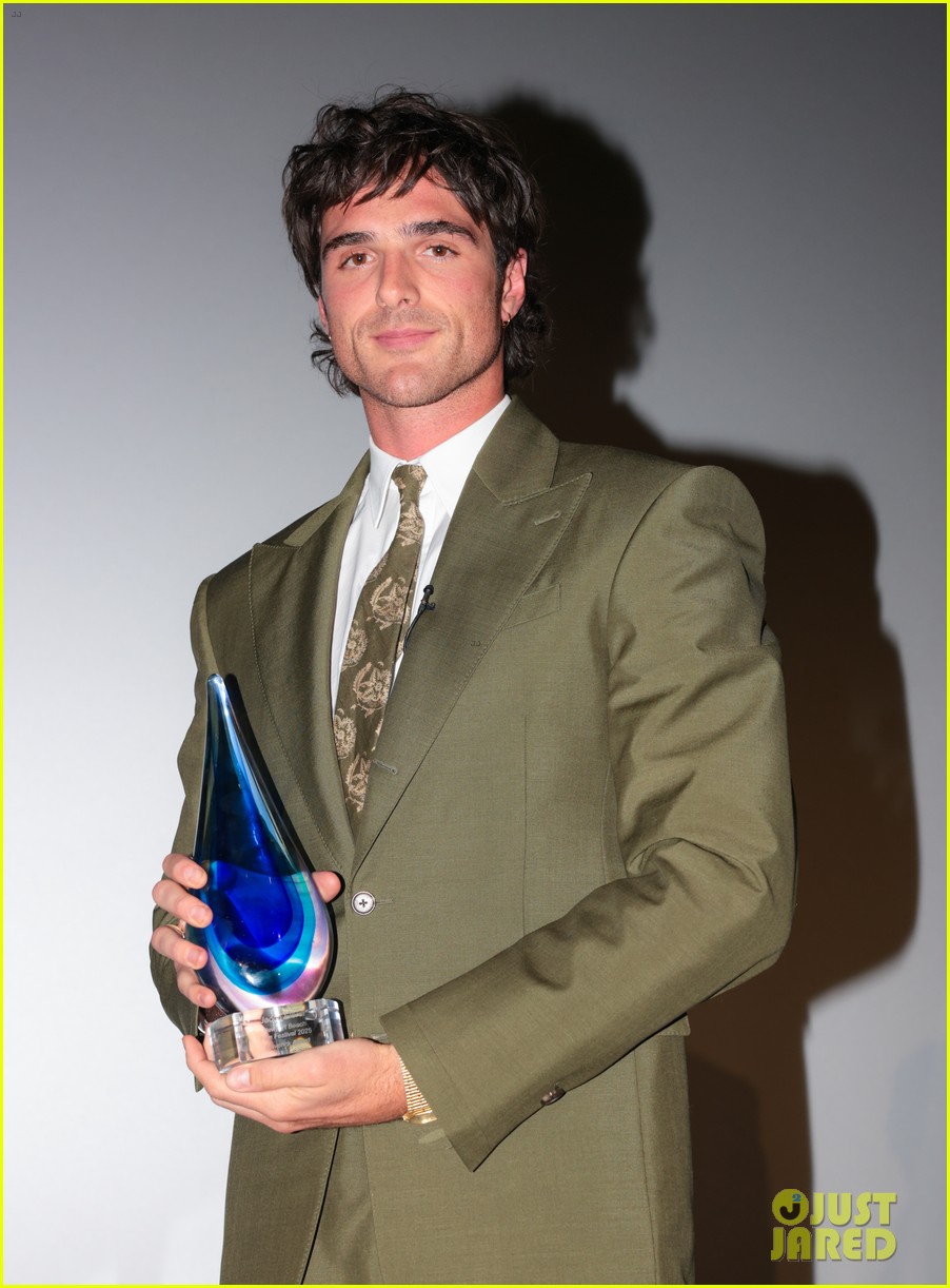 Margot Robbie Meets Up With 'Wuthering Heights' Co-Star Jacob Elordi in ...