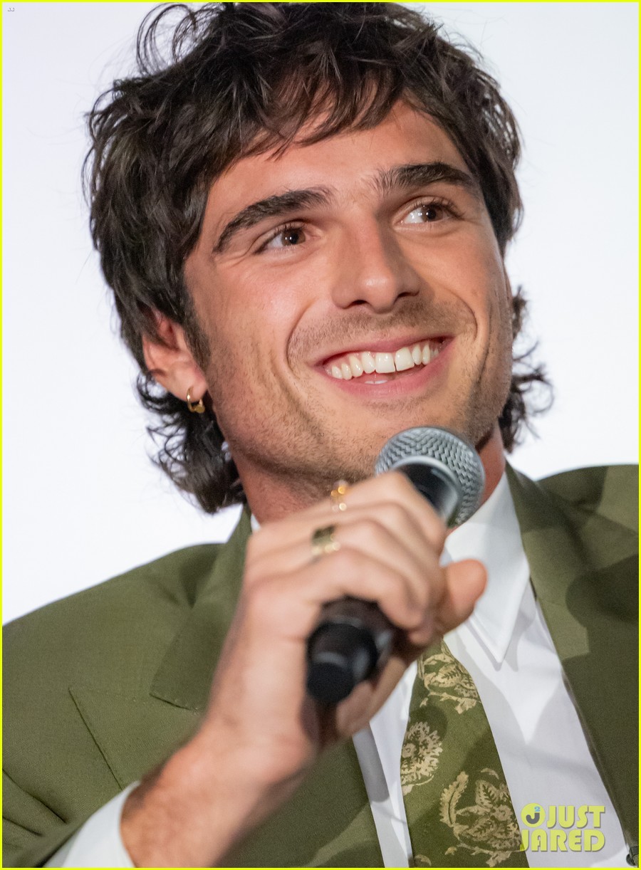 Margot Robbie Meets Up With 'Wuthering Heights' Co-Star Jacob Elordi in ...