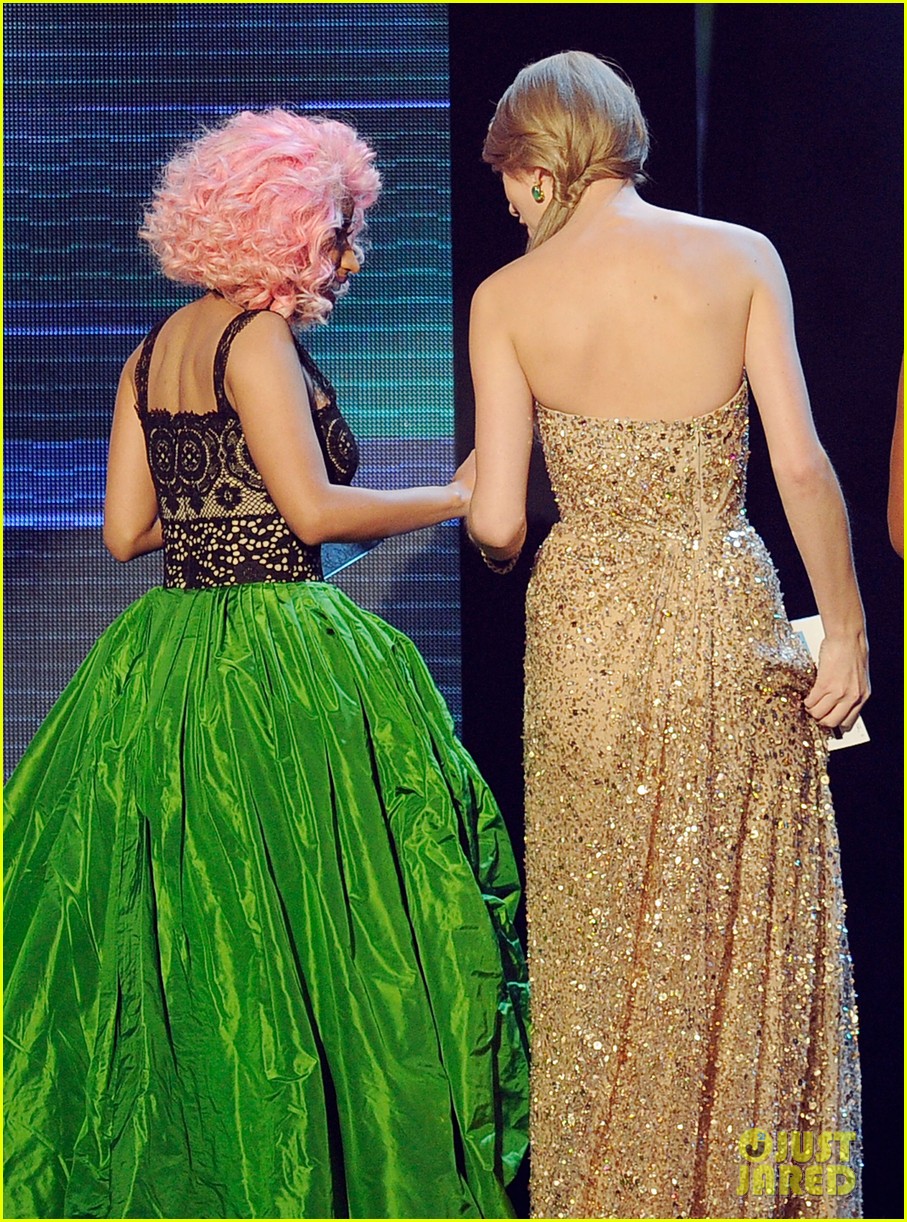 Nicki Minaj Live Tweets Her Review of Taylor Swift's New Album, Reveals Her Favorite Lyrics ...