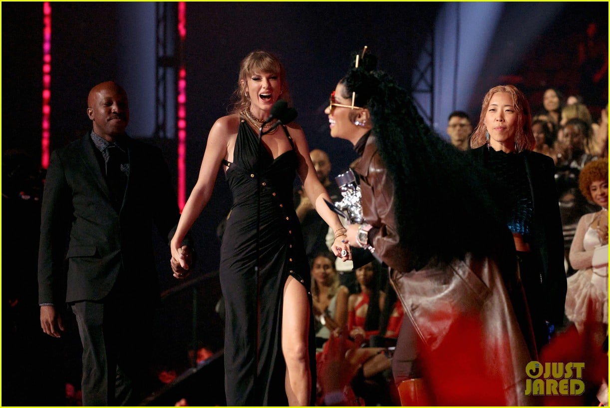 Nicki Minaj Live Tweets Her Review of Taylor Swift's New Album, Reveals Her Favorite Lyrics ...