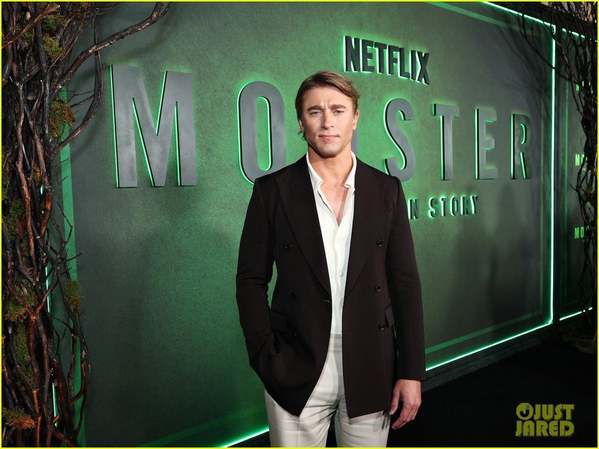 Charlie Hunnam Attends 'Monster: The Ed Gein Story' NYC Premiere With Ryan Murphy & More: Photo ...