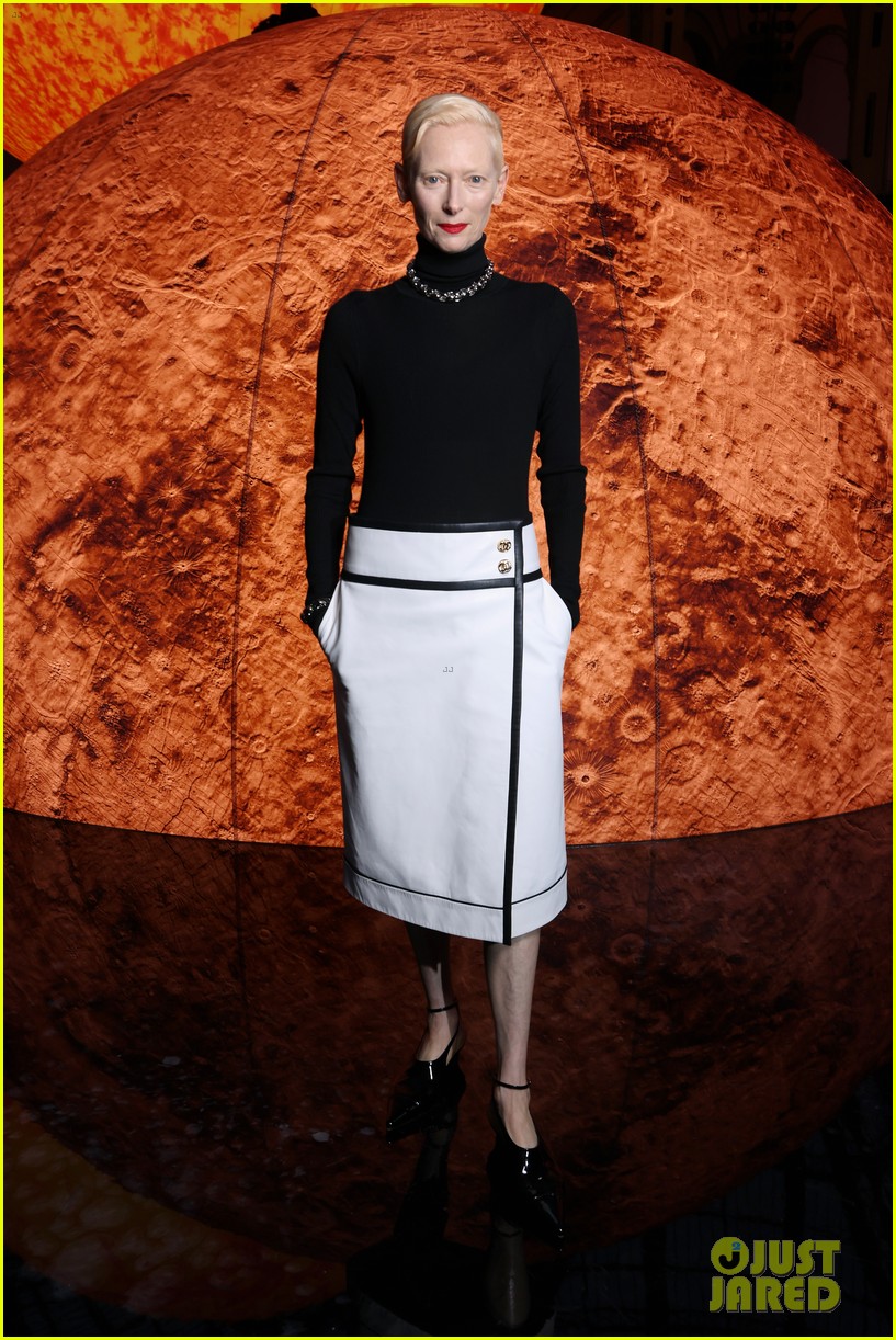 Pedro Pascal Joins Margot Robbie, Kendall Jenner, & More at Chanel Show ...