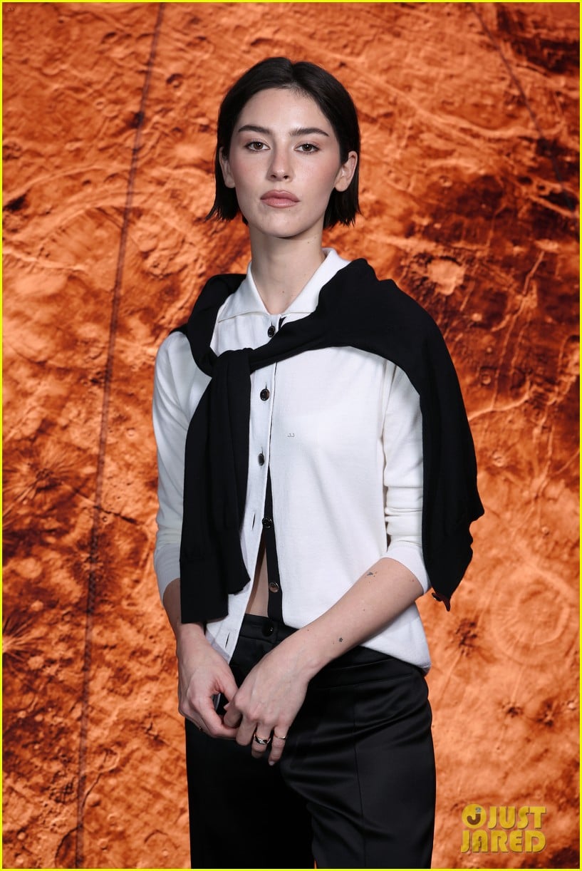 Pedro Pascal Joins Margot Robbie, Kendall Jenner, & More at Chanel Show ...