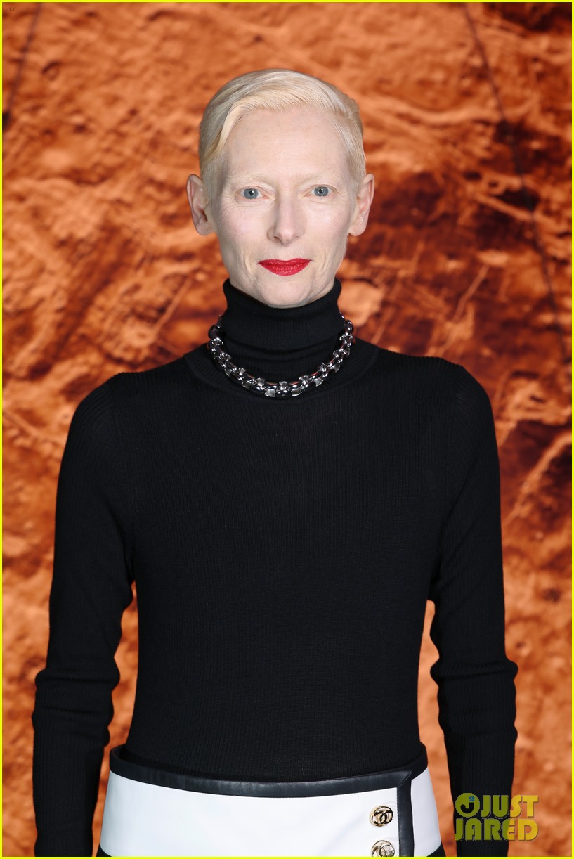 Pedro Pascal Joins Margot Robbie, Kendall Jenner, & More at Chanel Show ...