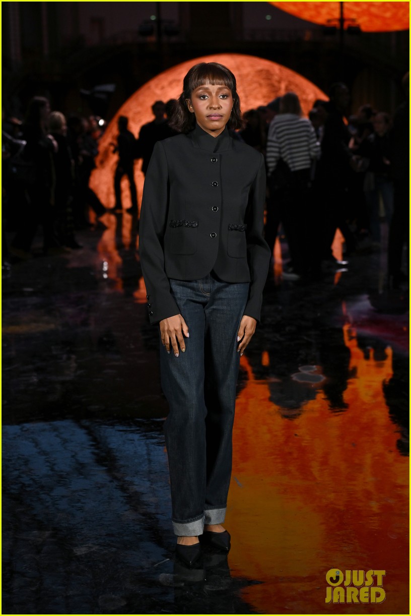 Pedro Pascal Joins Margot Robbie, Kendall Jenner, & More at Chanel Show ...