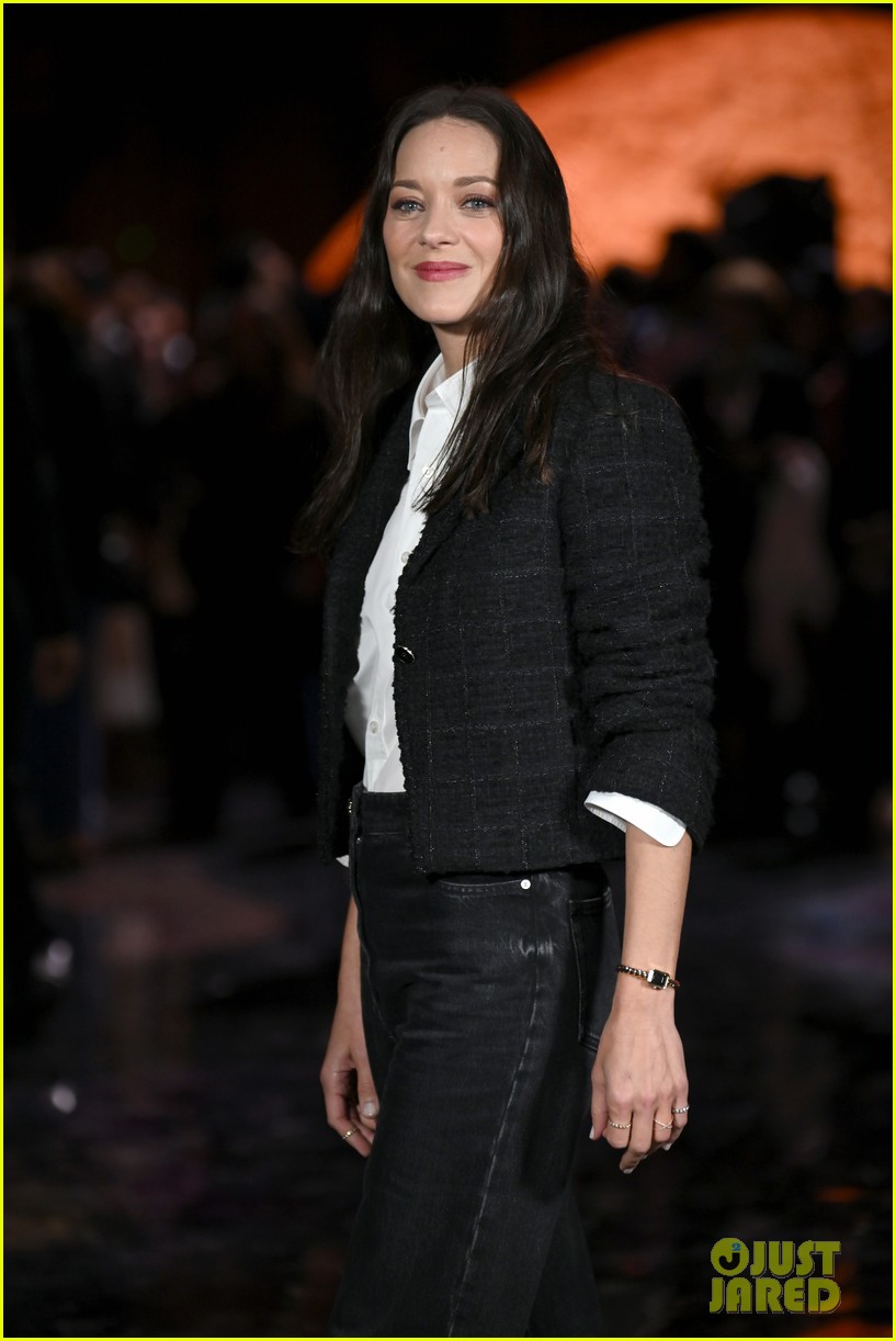 Pedro Pascal Joins Margot Robbie, Kendall Jenner, & More at Chanel Show ...