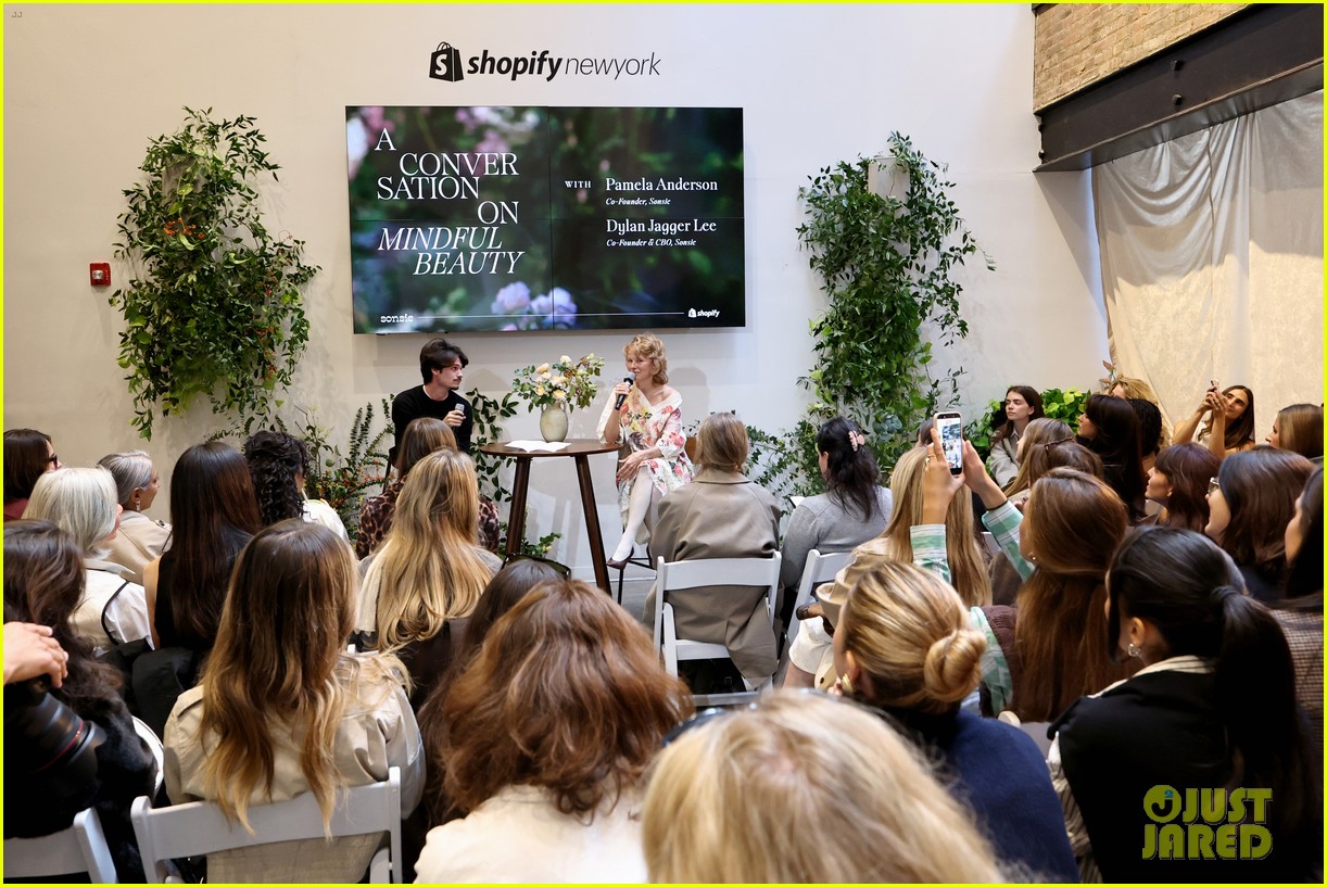 Pamela Anderson Looks Fresh-Faced & Radiant Hosting Sonsie Beauty Pop ...