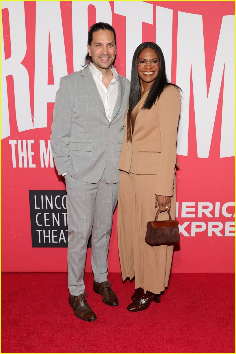 Rachel Zegler Shares Rave Review for 'Ragtime' on Broadway After ...