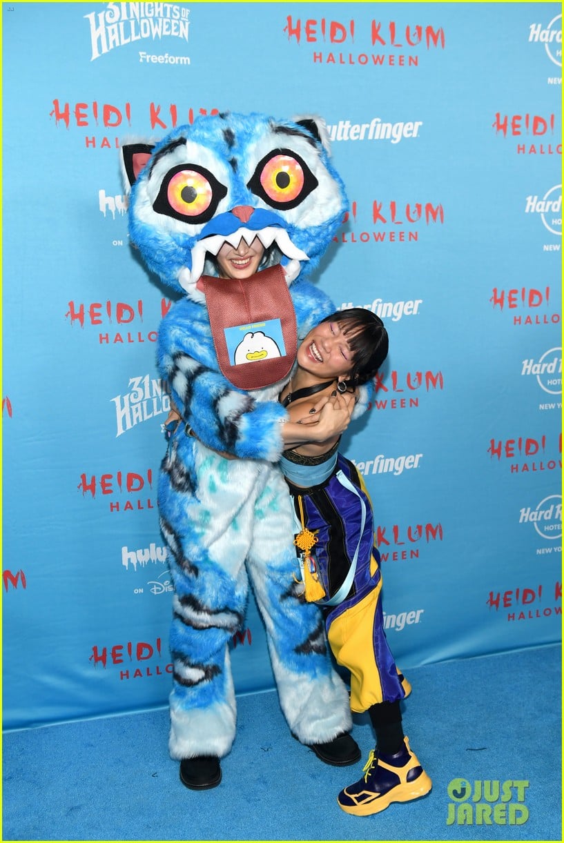 HUNTR/X Singers Rei Ami & EJAE Dress as 'KPop Demon Hunters' Characters ...