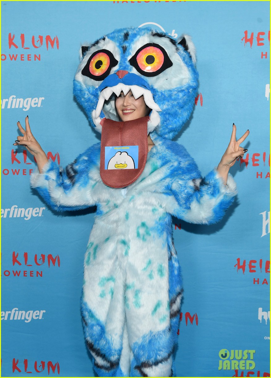 HUNTR/X Singers Rei Ami & EJAE Dress as 'KPop Demon Hunters' Characters ...