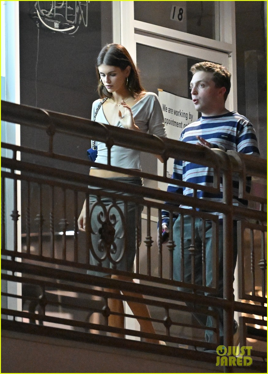 Kaia Gerber & Jake Shane Grab Dinner at Sushi Park in WeHo: Photo ...