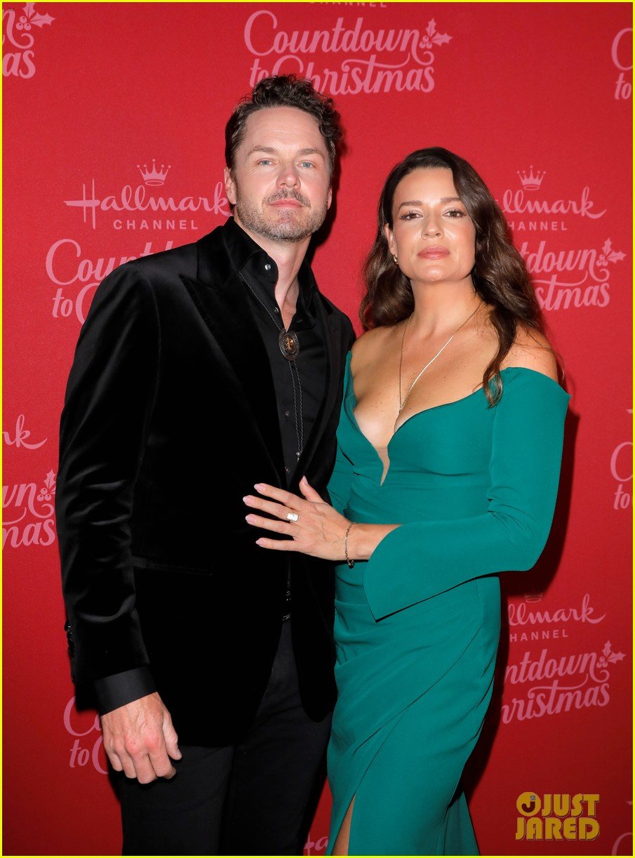 Hallmark's Kimberley Sustad Gets 'Security' Assistance from Tyler Hynes ...